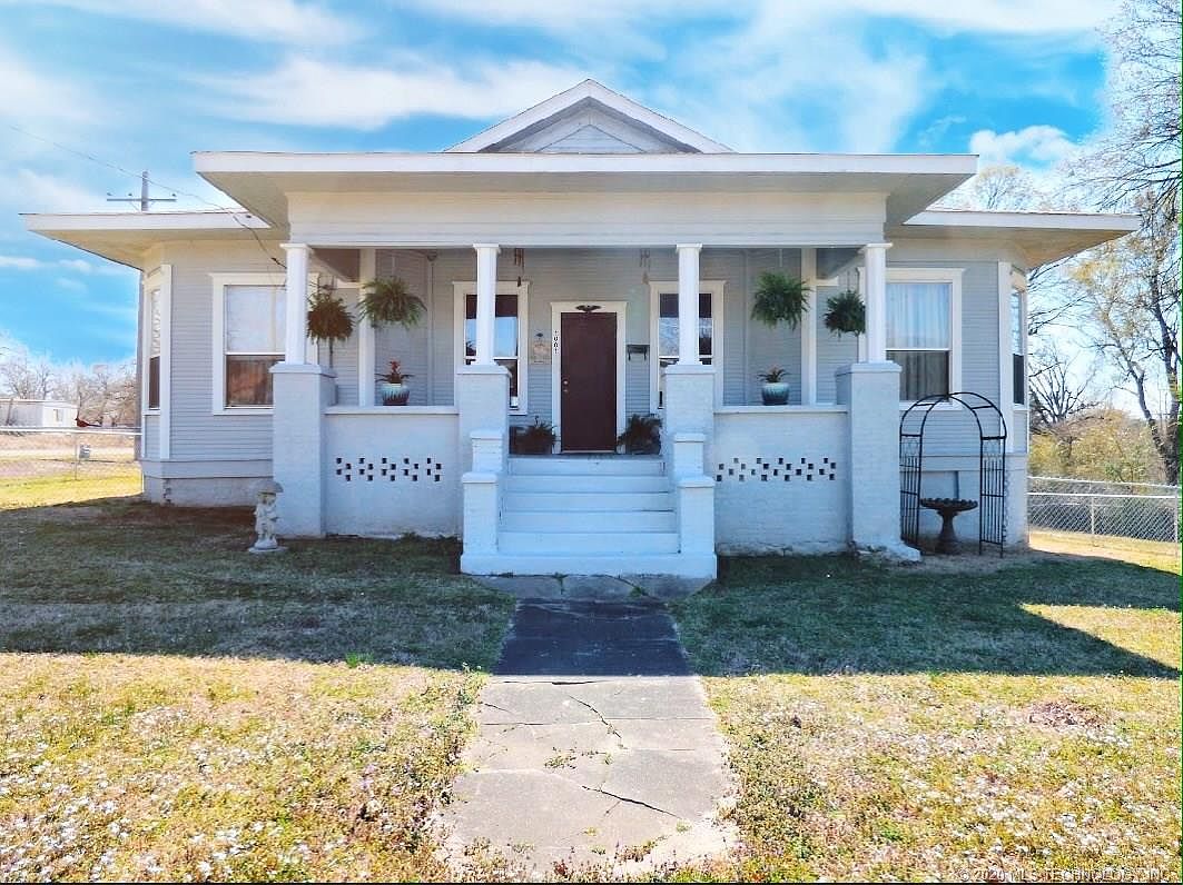 1001 N 7th St, Quinton, OK 74561 | Zillow