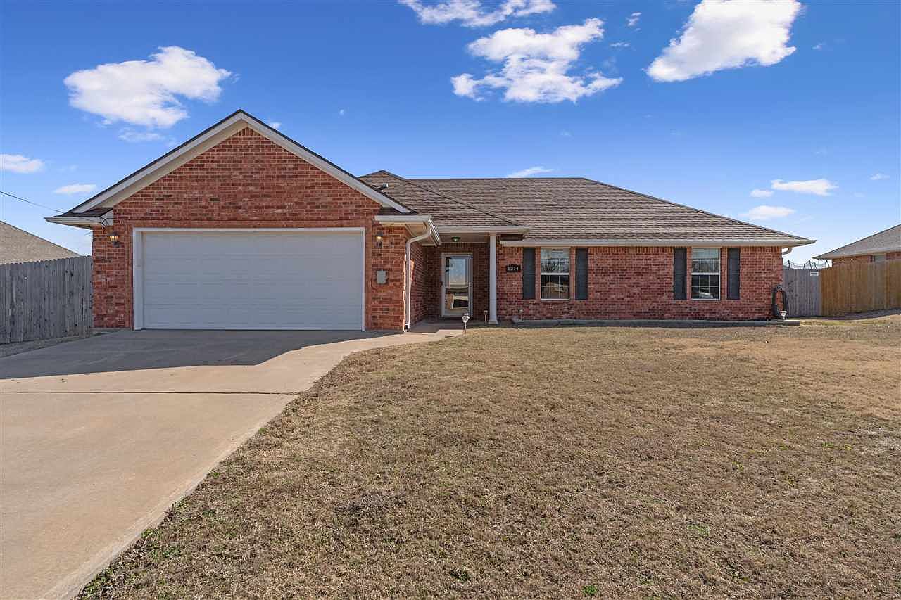 1214 1st St, Elgin, OK 73538 | Zillow