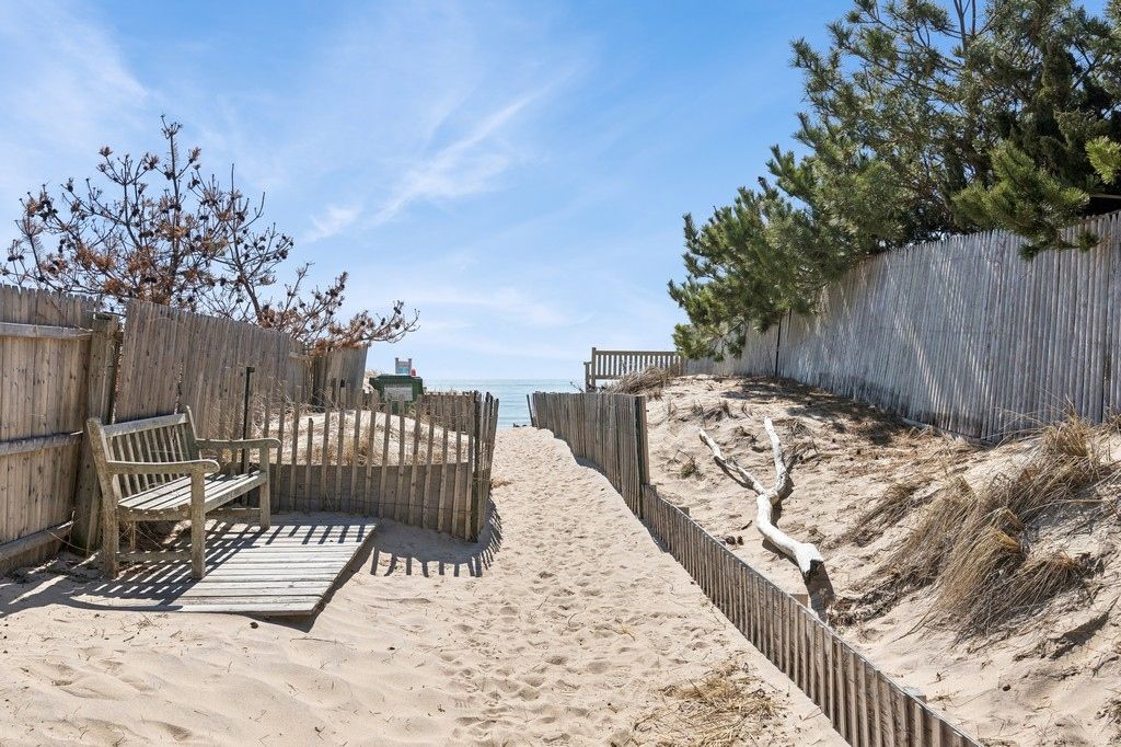 62 Gardiner Dr, Amagansett, NY 11930 | Out East