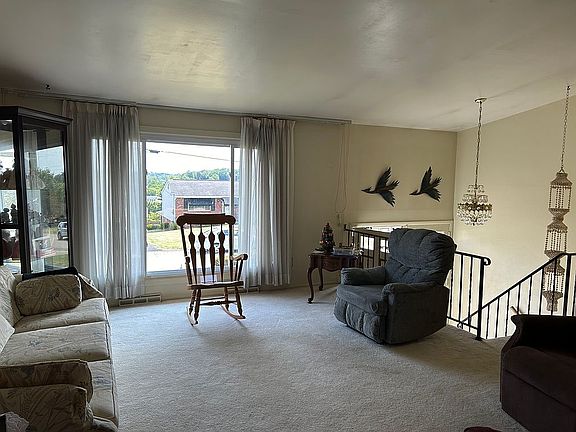 10 Shawnee Dr, Greensburg, PA 15601 | Zillow