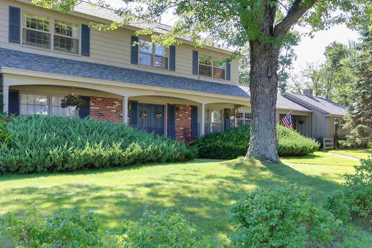 390 1st St, Port Edwards, WI 54469 | Zillow