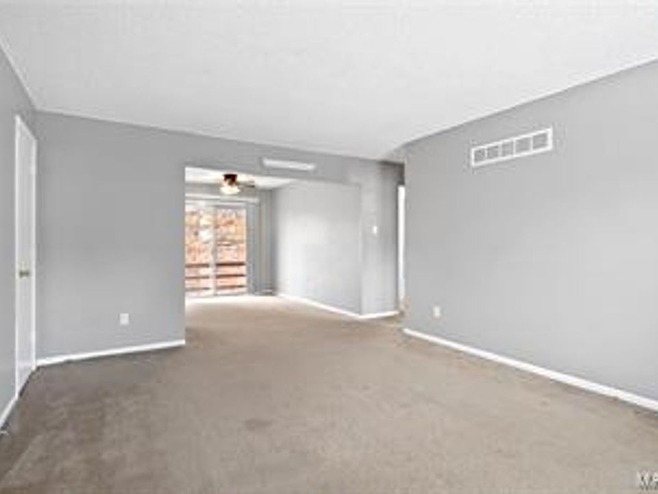 Agent Listed Rentals - 12851 Manchester Rd Saint Louis, MO | Zillow
