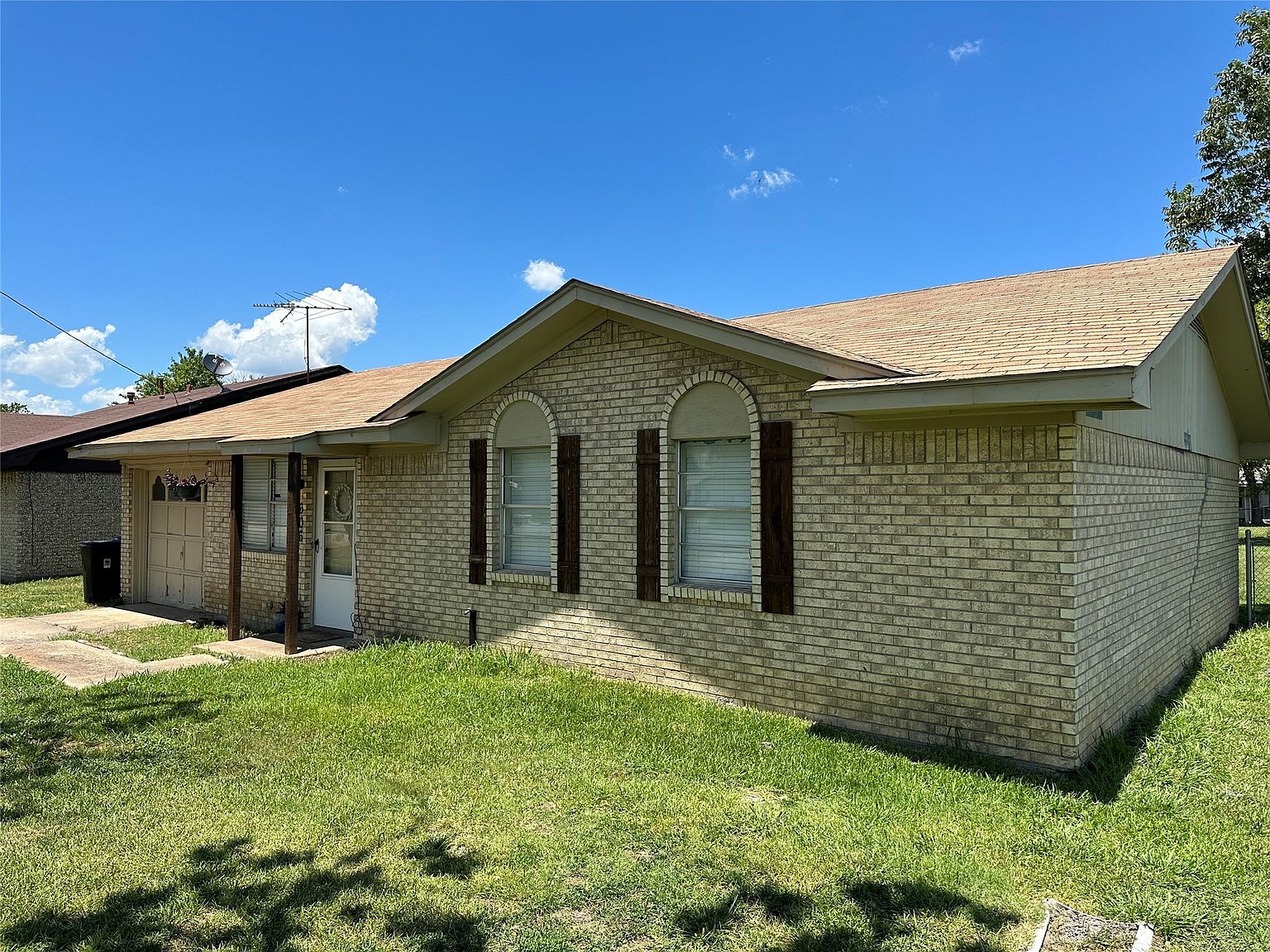 606 E Broad St, Forney, TX 75126 | MLS #20856271 | Zillow