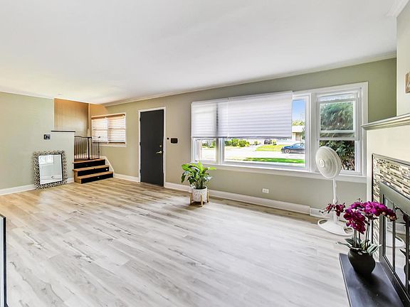 10848 Lyman Ave, Chicago Ridge, IL 60415 | MLS #11862474 | Zillow