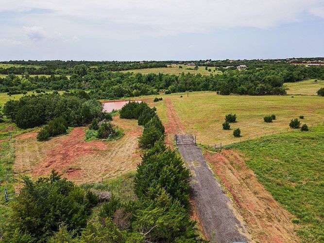 5595 Little Farms Rd, Guthrie, OK 73044 | MLS #1069606 | Zillow