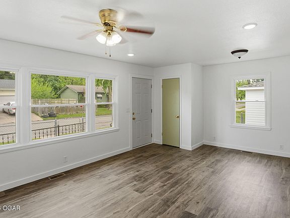 206 N Comingo Ave, Joplin, MO 64801 | MLS #262227 | Zillow