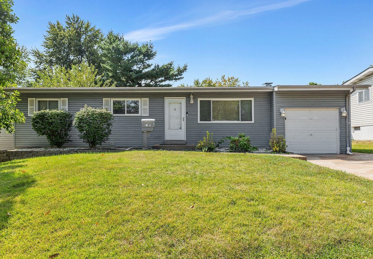 2340 Mockingbird Ln, Florissant, MO 63031 | Zillow