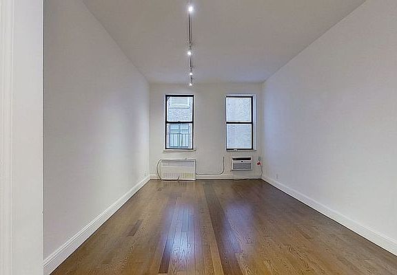305 Spring St APT 2D, New York, NY 10013 | Zillow