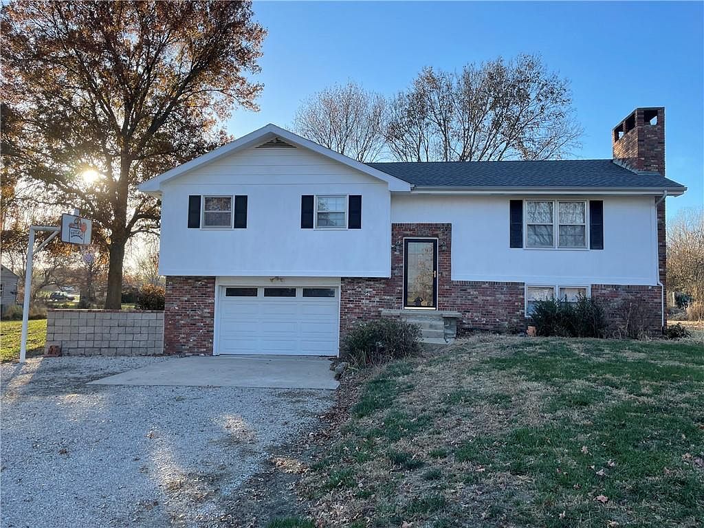 1008 233rd St, Fort Scott, KS 66701 | Zillow