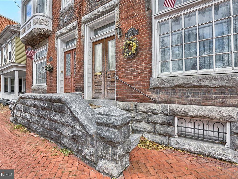 219 W Main St Mechanicsburg Pa 17055 Mls Pacb2005176 Zillow