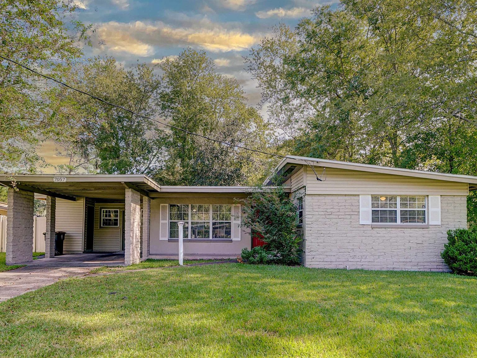 7057 Rollo Rd, Jacksonville, FL 32205 | Zillow