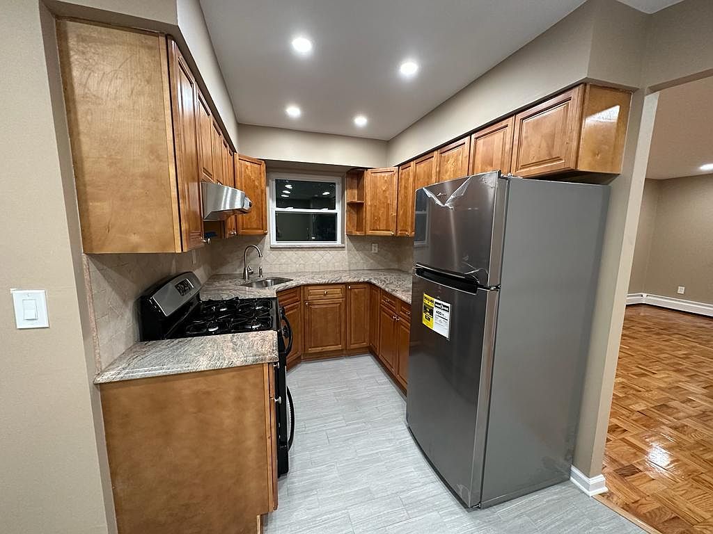 3269 Radio Dr, Bronx, NY 10465 | Zillow