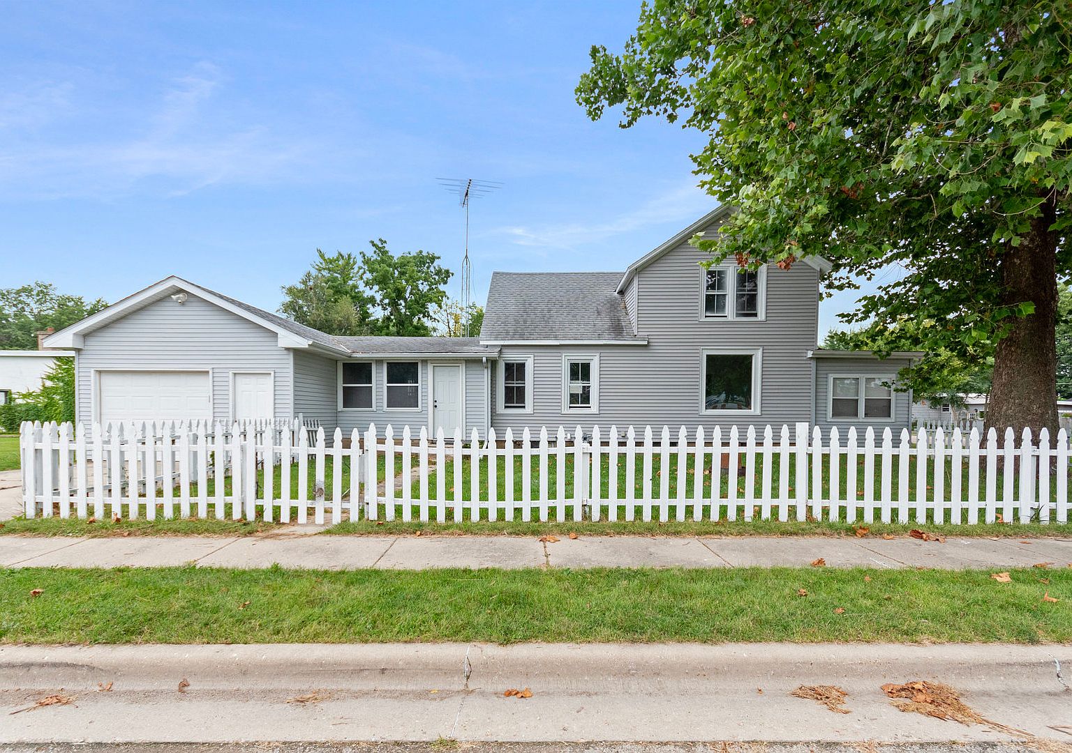 203 E North St, Plano, IL 60545 | Zillow