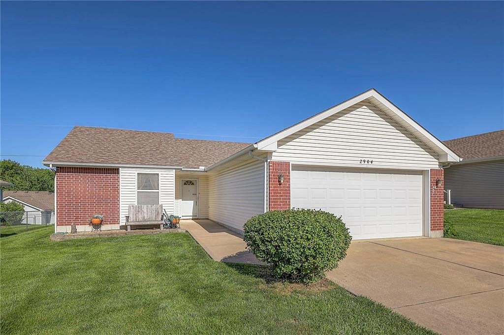 2904 Easton St, Harrisonville, MO 64701 | Zillow