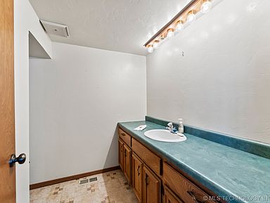 42 Lakeside Dr, Salina, OK 74365 | Zillow