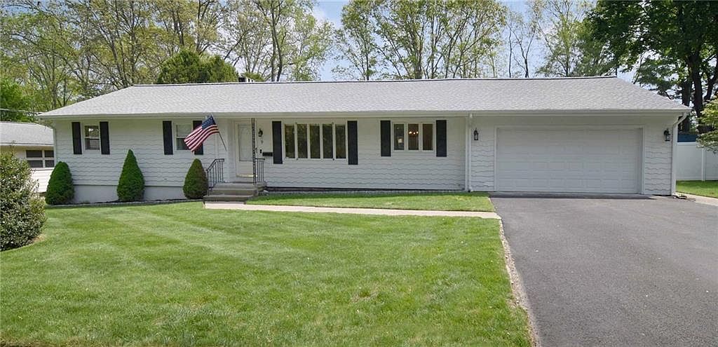 9 Manchester Farm Rd, North Providence, RI 02904 | Zillow