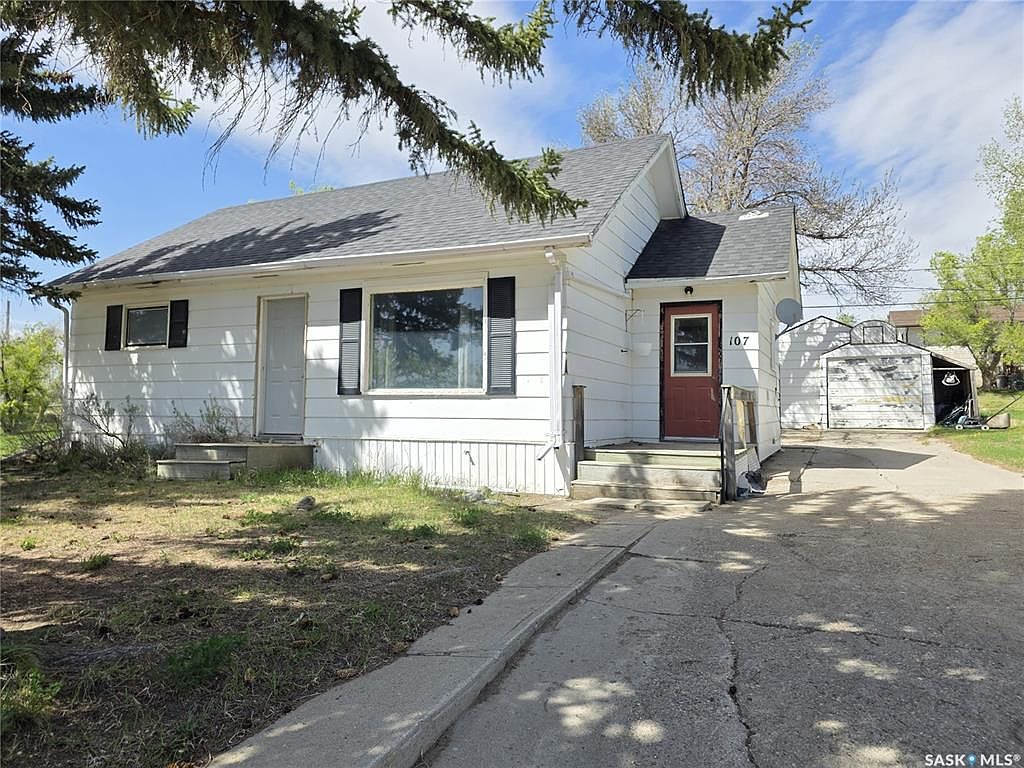 107 Railway AVENUE, Macrorie, SK S0L 2E0 | MLS #SK005519 | Zillow