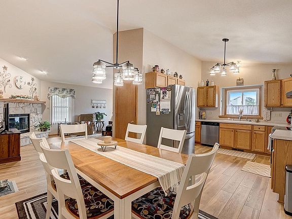 10474 South Donald DRIVE, Oak Creek, WI 53154 | MLS #1852188 | Zillow