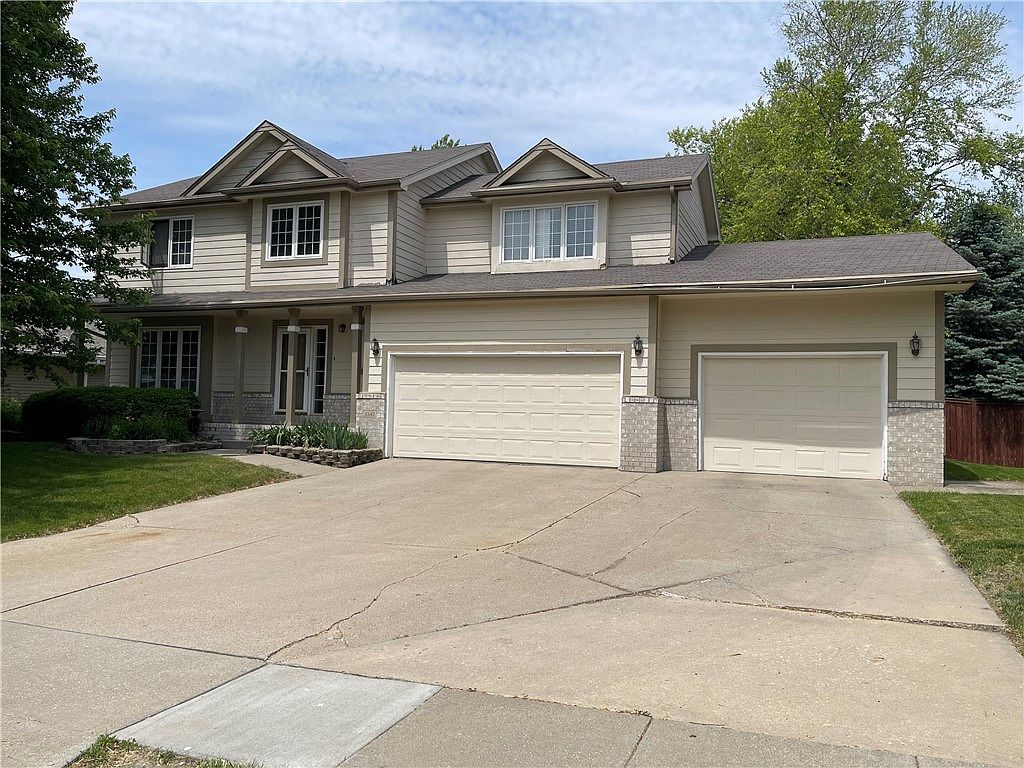 1542 5th Ave SW, Altoona, IA 50009 | Zillow
