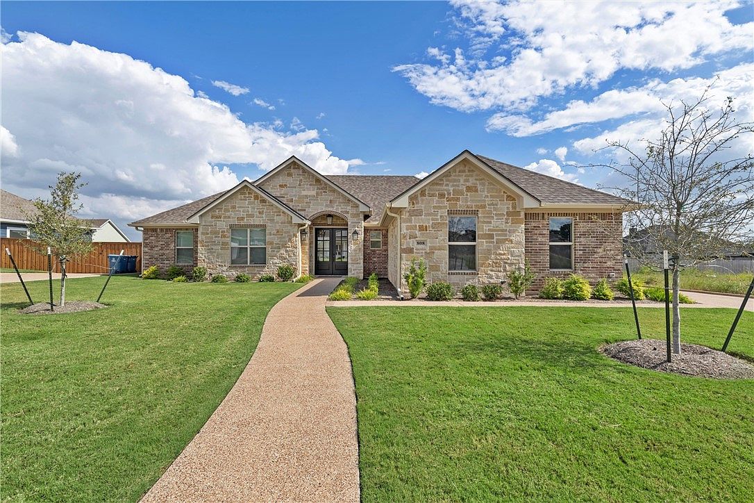 808 Forward Pass Dr, Hewitt, TX 76643 | Zillow