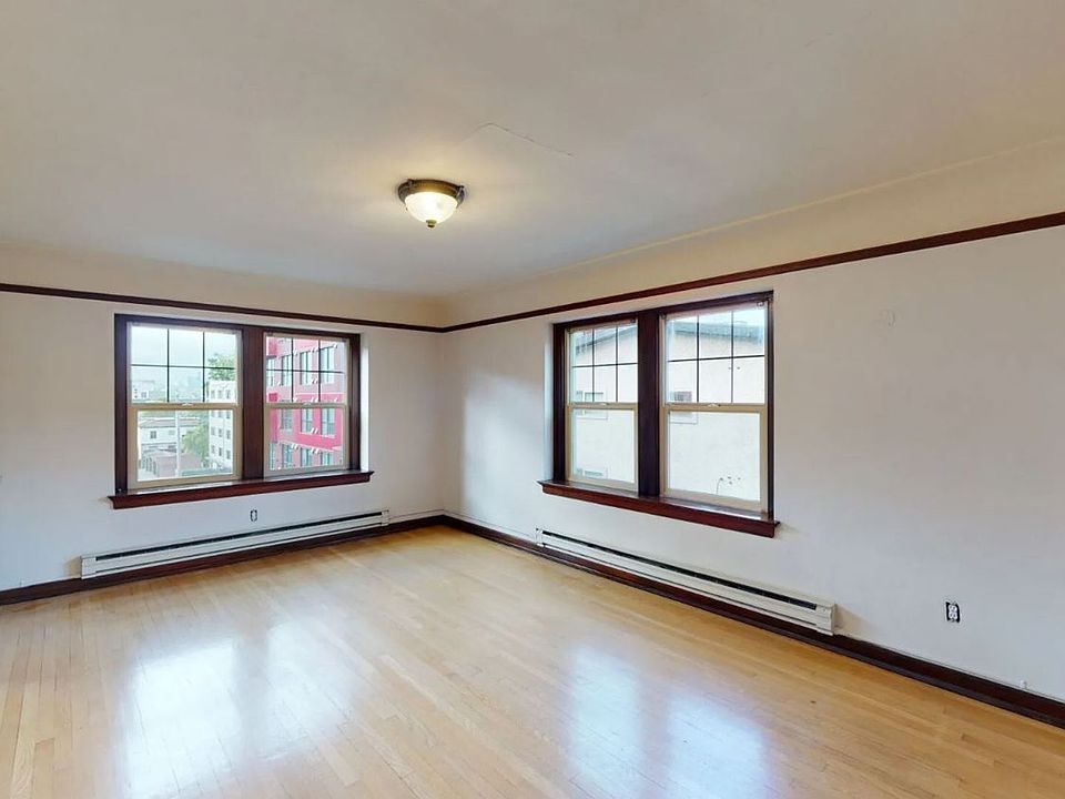Roberta Carol - 1115 NE 43rd St Seattle WA | Zillow