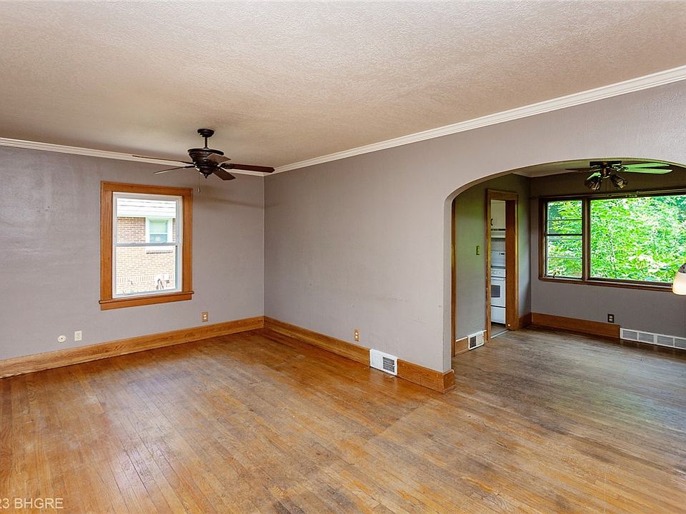 3715 Adams Ave, Des Moines, IA 50310 | MLS #674004 | Zillow