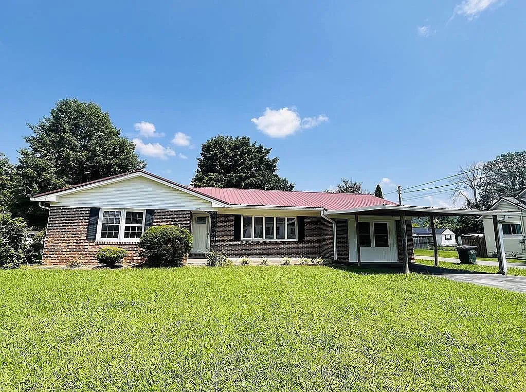 108 Pleasant St, Sparta, TN 38583 | Zillow