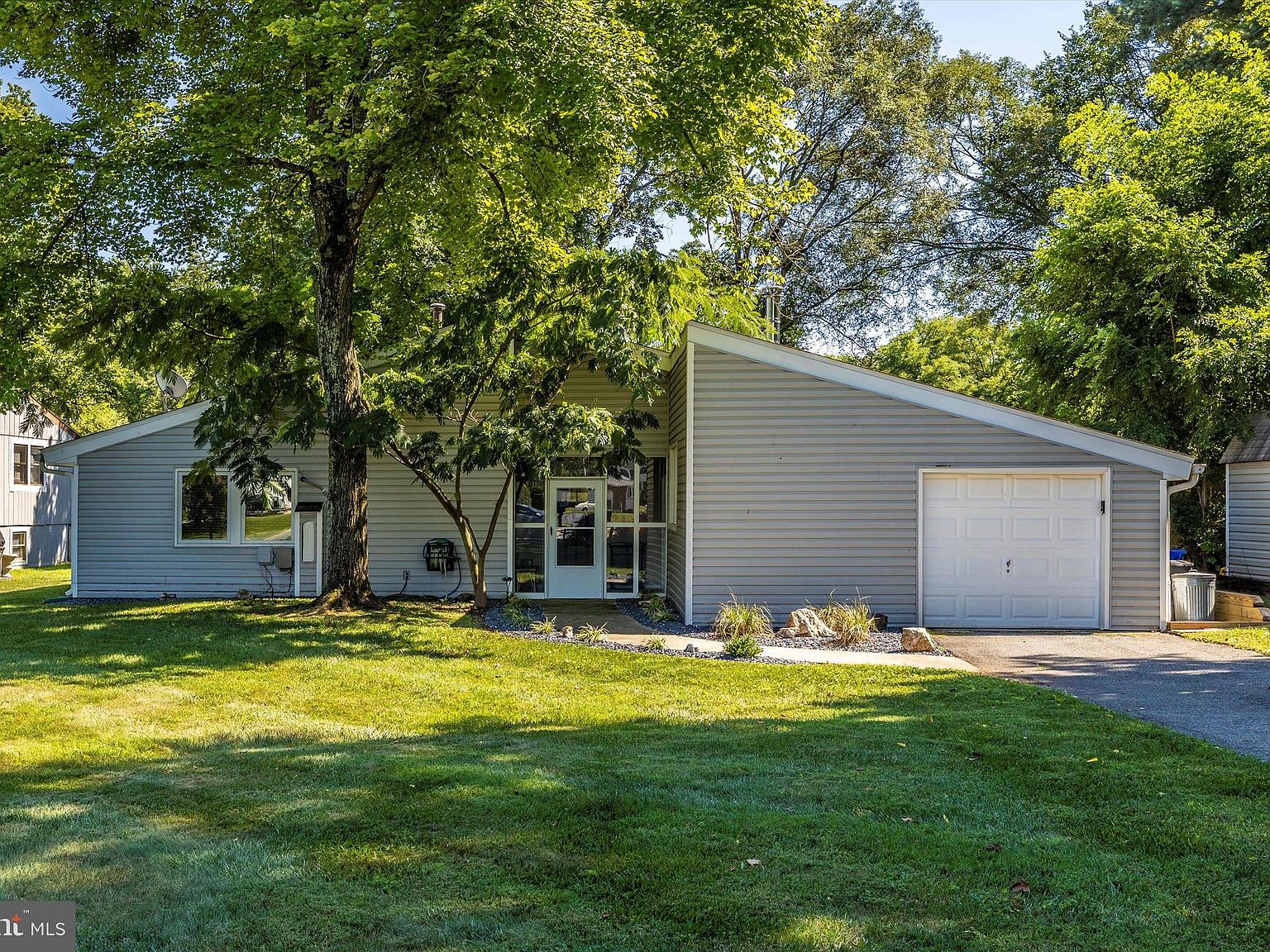 19512 Wootton Ave, Poolesville, MD 20837 | Zillow