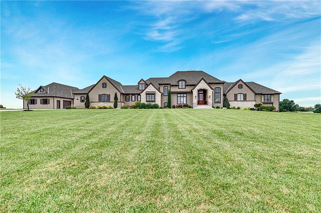 18111 Melrose Dr, Overland Park, KS 66013 | Zillow