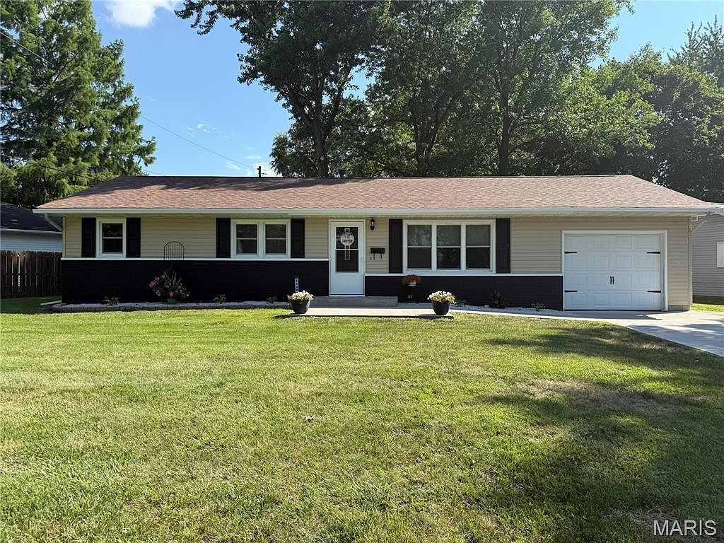 1139 Warren St, Jerseyville, IL 62052 | Zillow