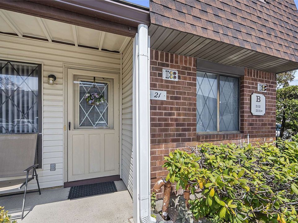 21 Cambridge Dr #21, Copiague, NY 11726 | Zillow