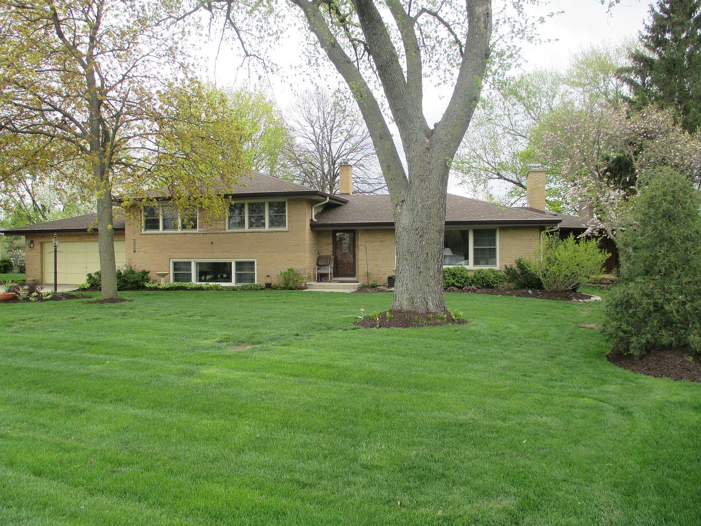3N661 Central Ct, Addison, IL 60101 | Zillow