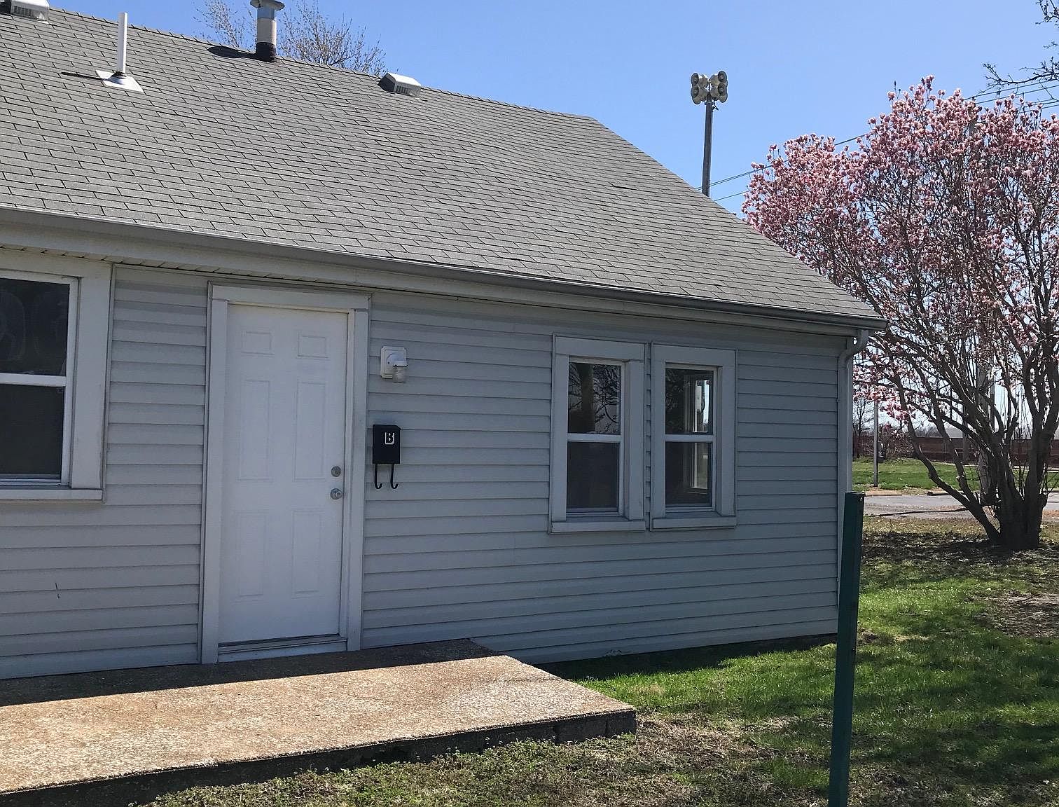 224 E Ferguson Ave UNIT B, Wood River, IL 62095 | Zillow