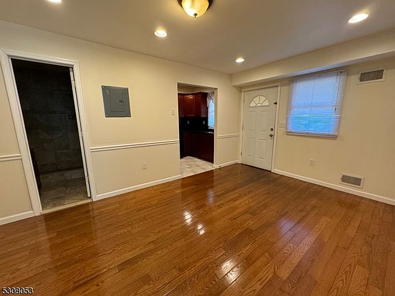 102 W Main St APT C, Clinton, NJ 08809 | Zillow