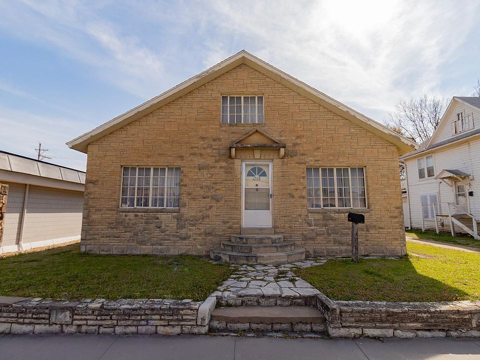 1208 Main St, Winfield, KS 67156 | Zillow