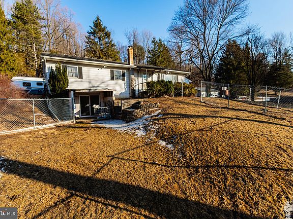 670 N Hokendauqua Dr, Bath, PA 18014 | Zillow