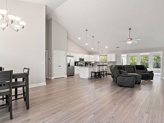 212 Country Club Dr., Conway, SC 29526 | MLS #2408618 | Zillow