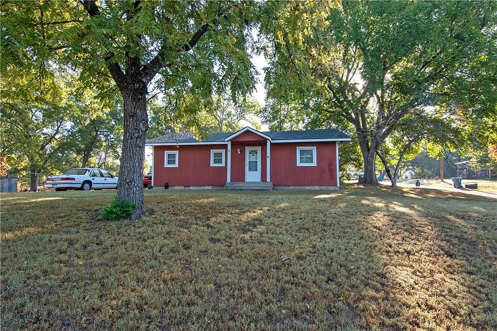 401 2nd St, Dearing, KS 67340 | Zillow