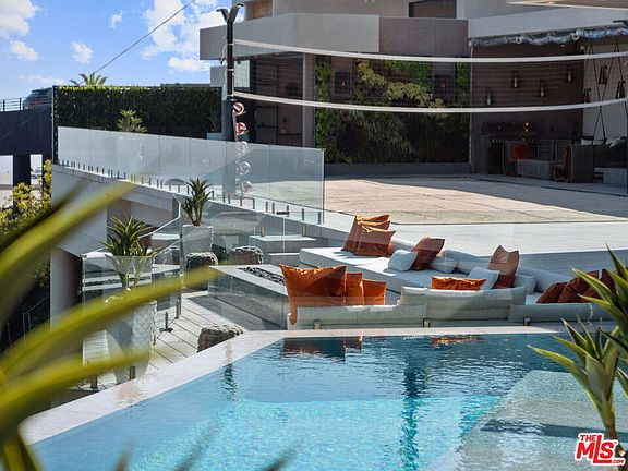 9330 Flicker Way, West Hollywood, CA 90069 | MLS #26639477 | Zillow