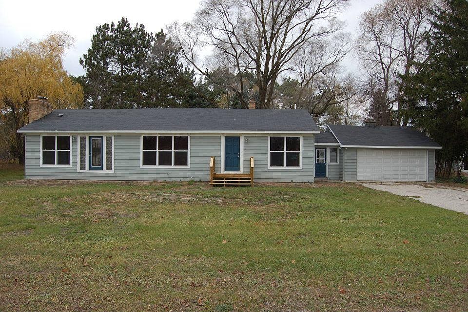 2078 W Us Highway 10, Ludington, MI 49431 | Zillow