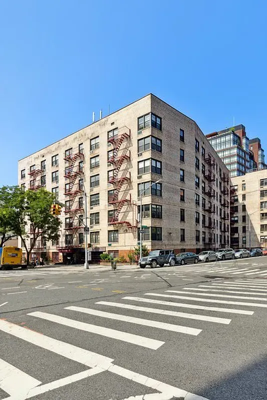 165 Christopher Street #3B in West Village, Manhattan | StreetEasy