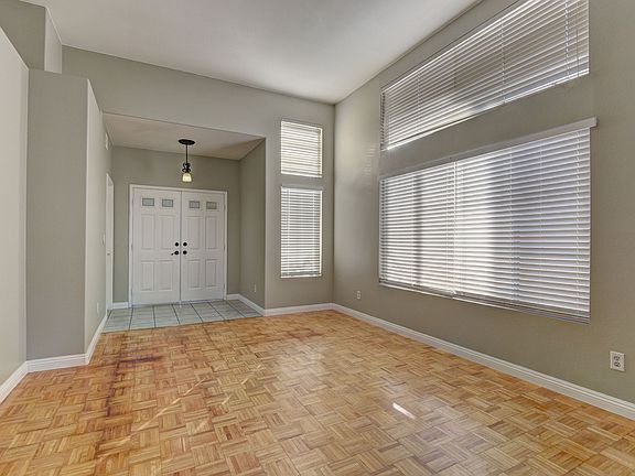 7526 Reindeer Ct, Las Vegas, NV 89147 | Zillow