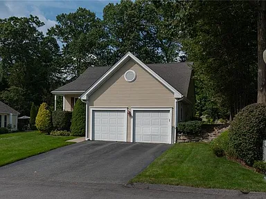 30 Rimwood Dr Smithfield RI | Zillow