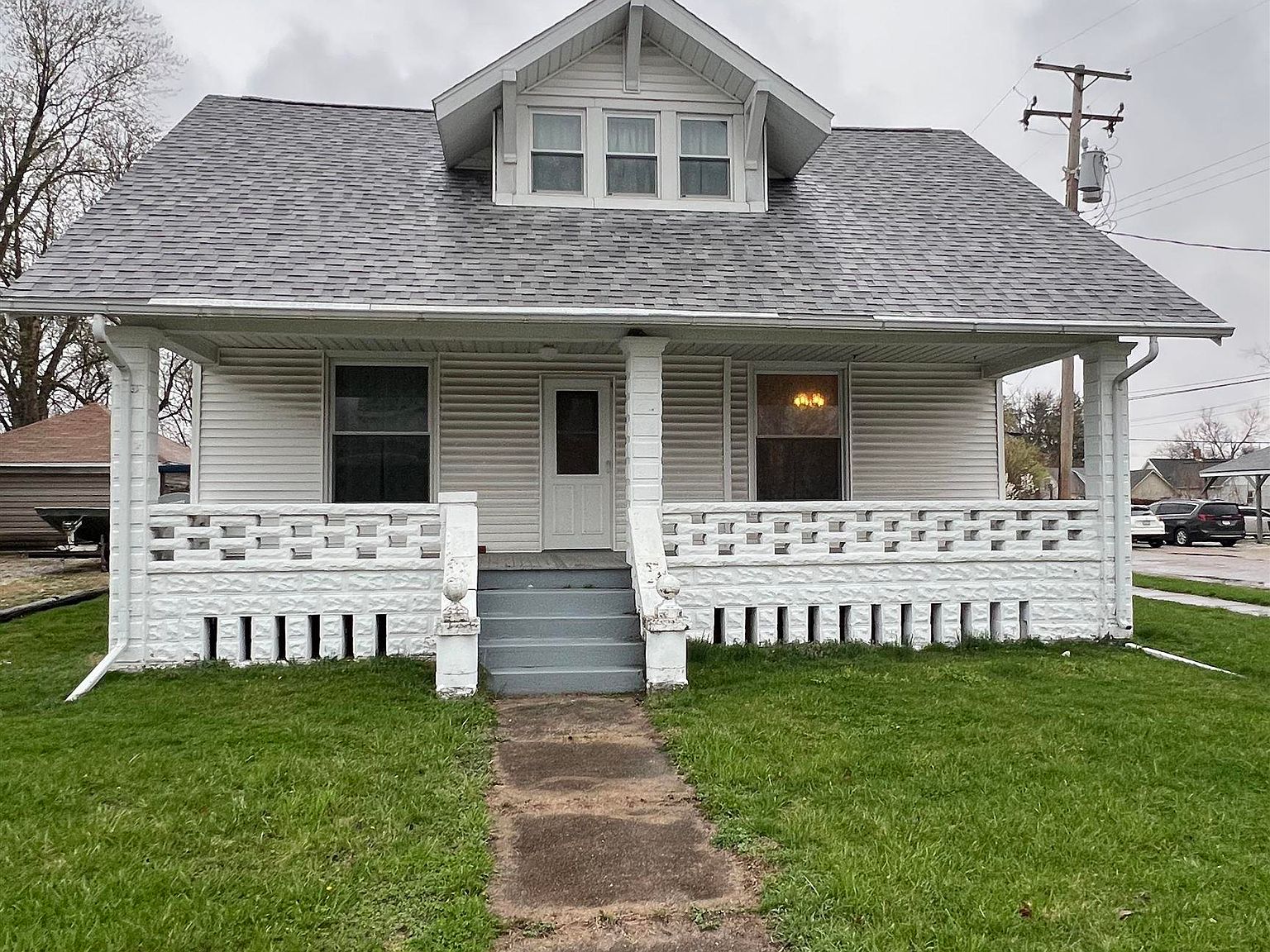 237 E Broadway St, Astoria, IL 61501 | Zillow