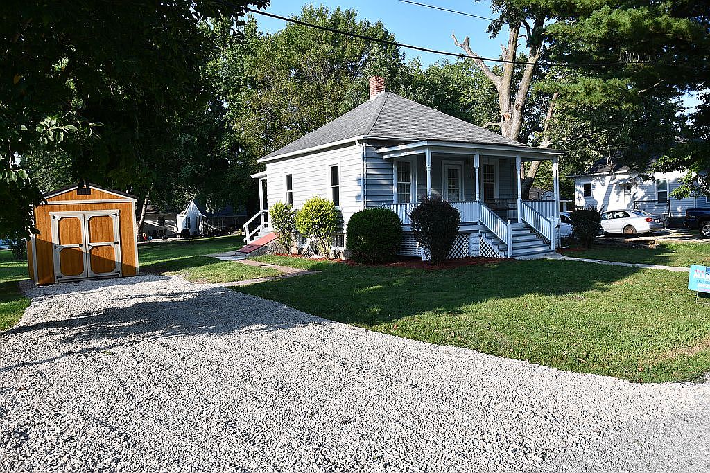 1003 W Spruce St, Jerseyville, IL 62052 | Zillow