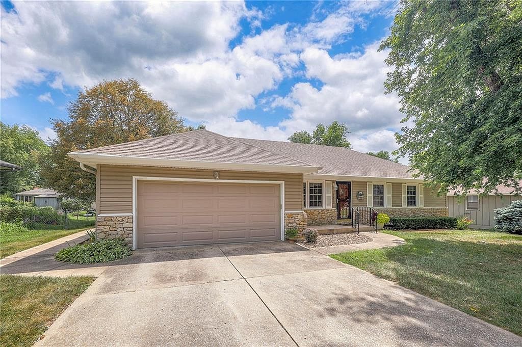 1400 Chapel Dr, Harrisonville, MO 64701 | Zillow