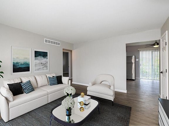 12077 Natural Bridge Rd APT C, Bridgeton, MO 63044 | Zillow