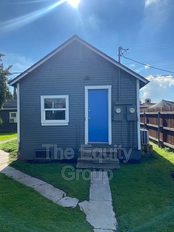 837 E Evening Glow Ave #B, Reedley, CA 93654 | Zillow