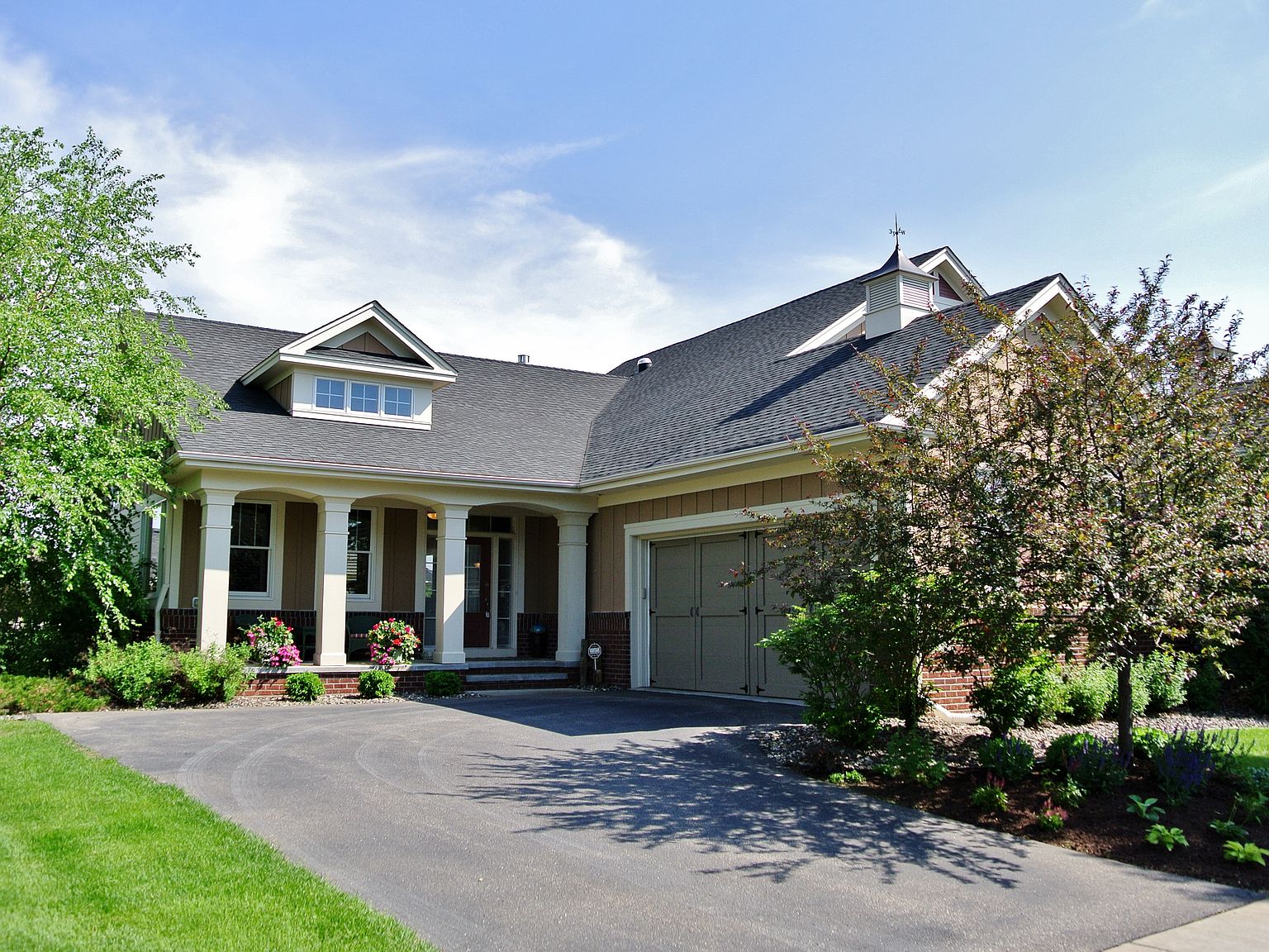 15725 Cobblestone Lake Pkwy, Apple Valley, MN 55124 | Zillow