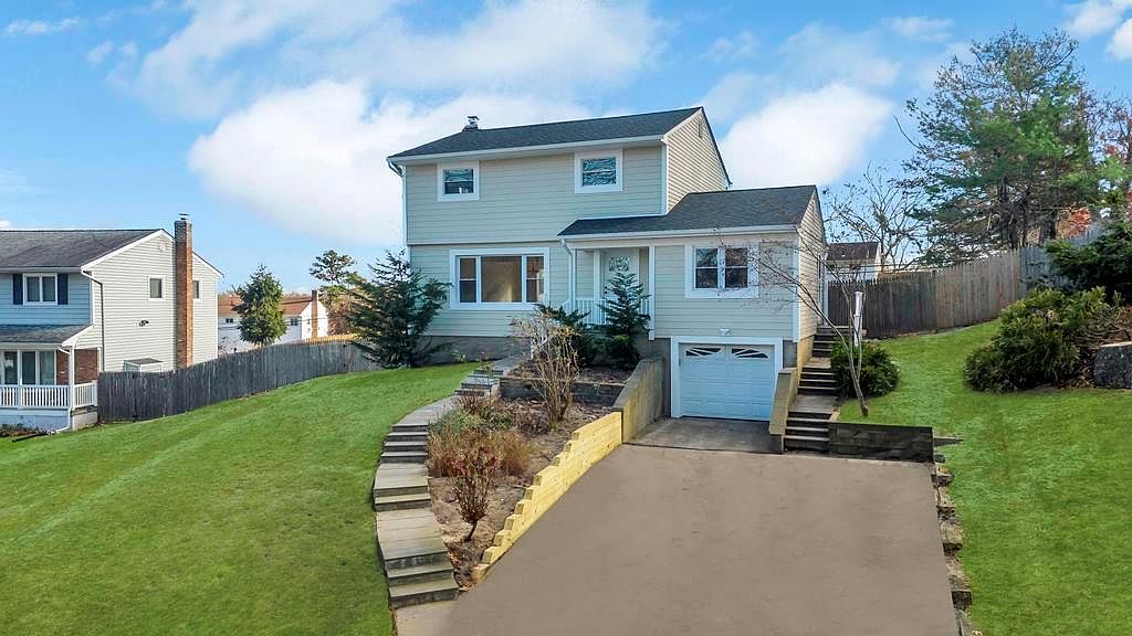 5 Gull Drive, Hauppauge, NY 11788 | Zillow